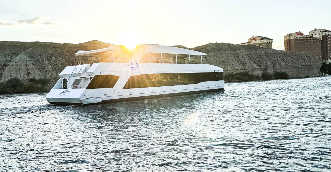 Romance Onboard a Dinner Cruise with Laughlin River Tours